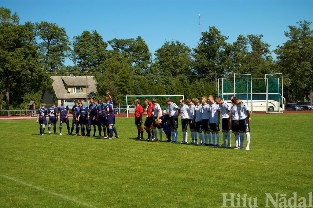 Saaremaa alistas vutiplatsil Hiiumaa - Soccernet.ee - Jalgpall luubi all!